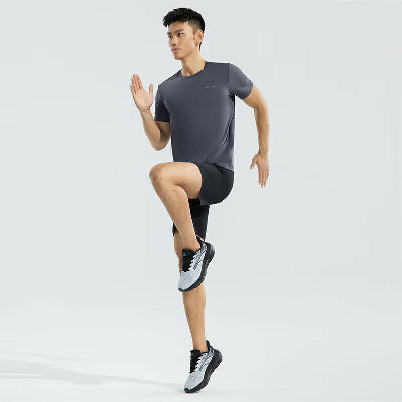 Костюм спортивный