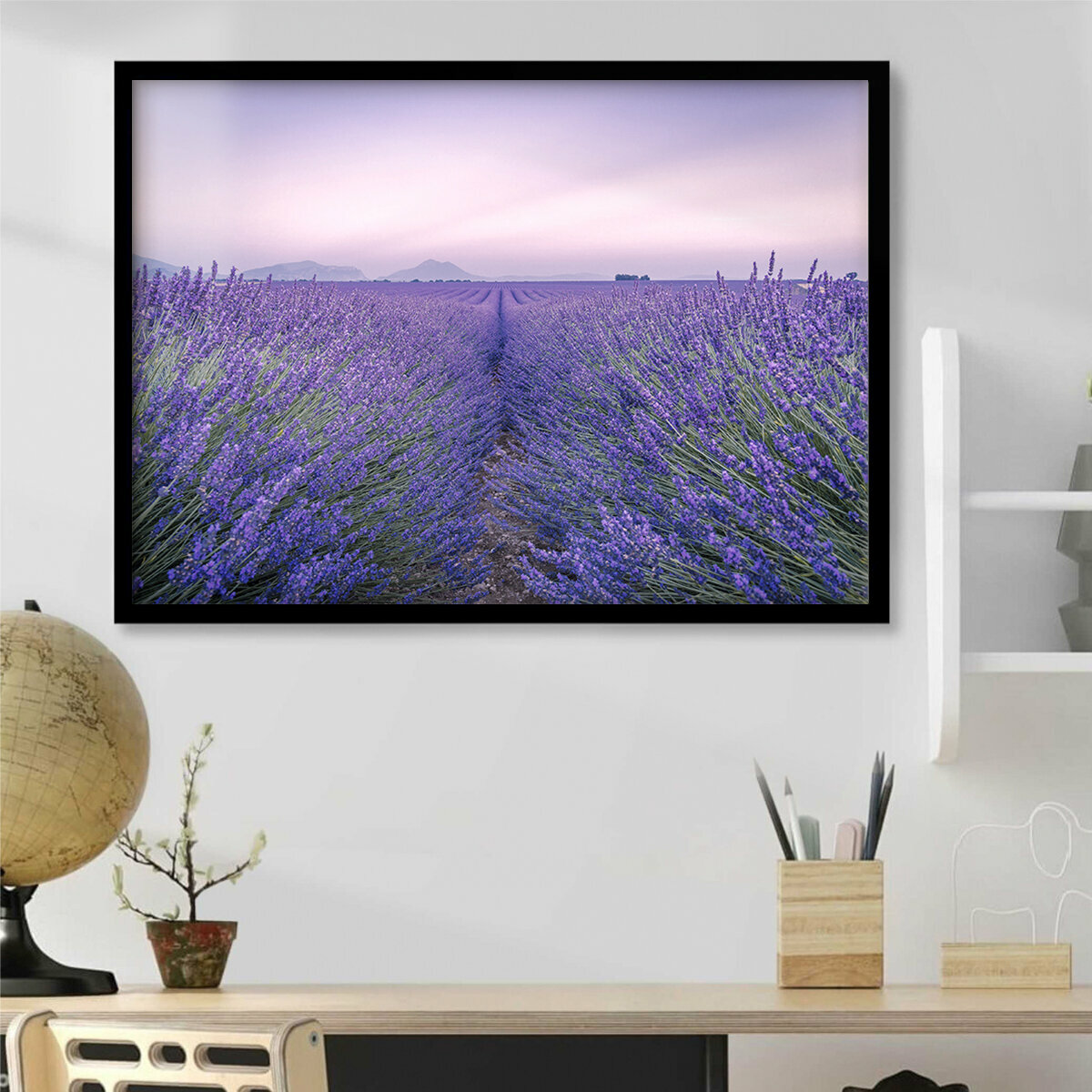 Постер "Лавандовые поля на закате" в черной рамке 50x70 см для интерьера на стену
