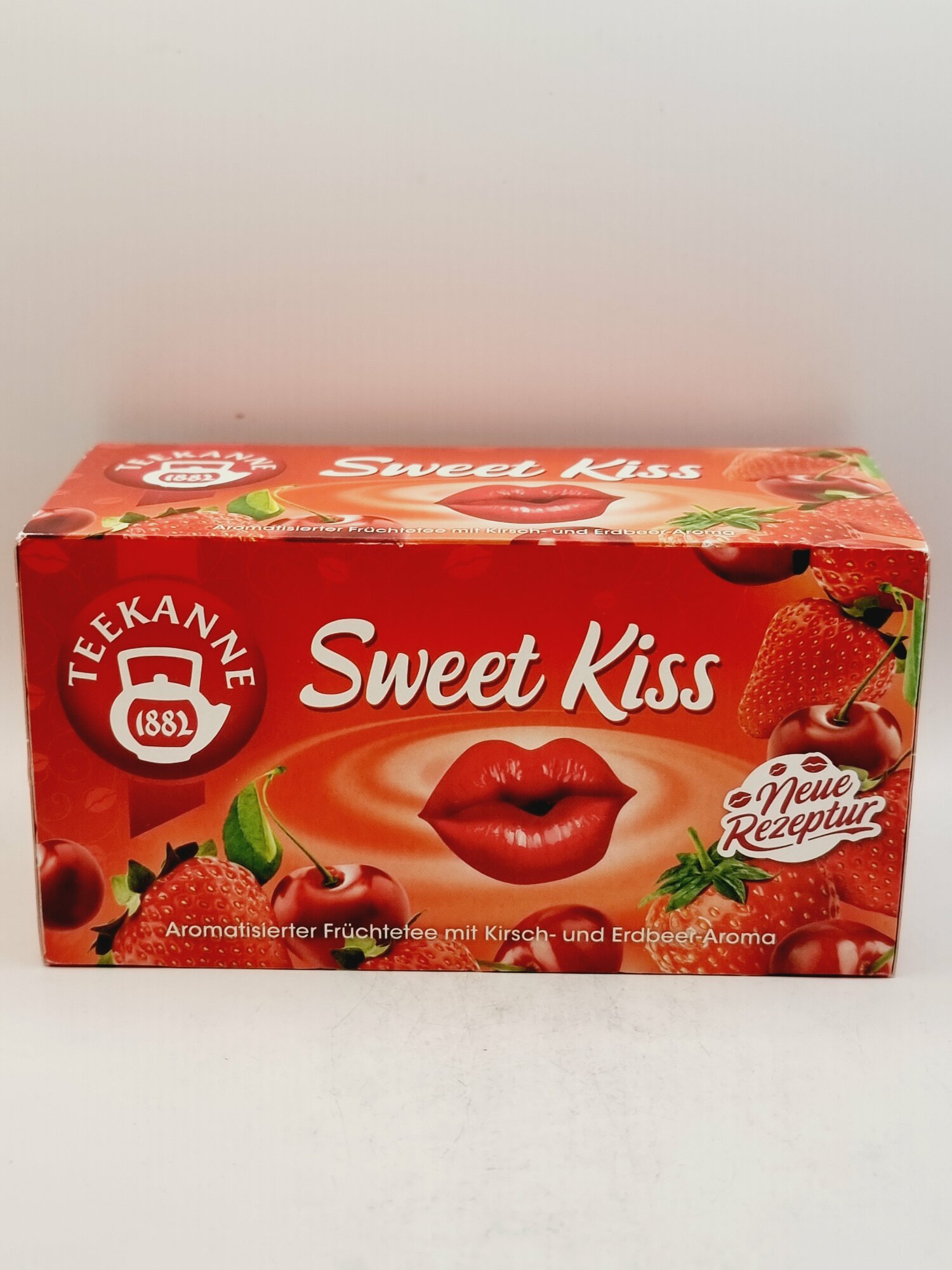 Чай фруктовый Teekanne Sweet Kiss с вишней и клубникой, 20 пакетиков, 45 г (из Эстонии)