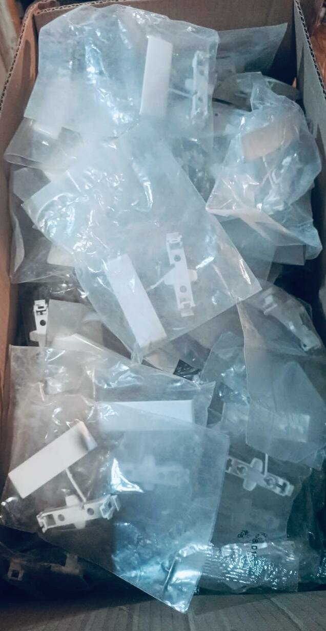 Накладка на стык крышки 65 мм для кабель-канала DLP Legrand 010801