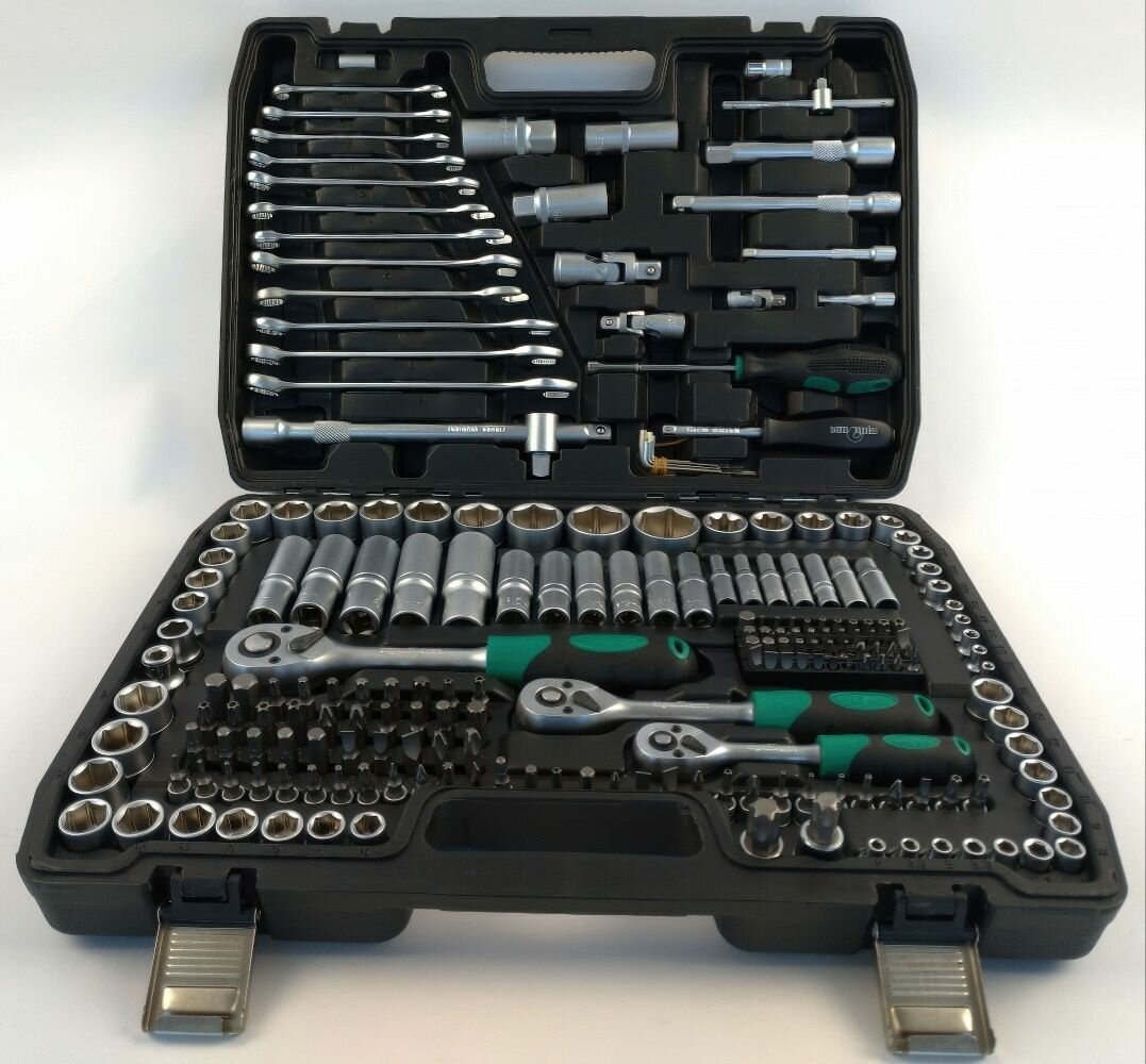 Набор инструментов для автомобиля в чемодане 216 предметов 216 шт арт 71216 сервис ключ