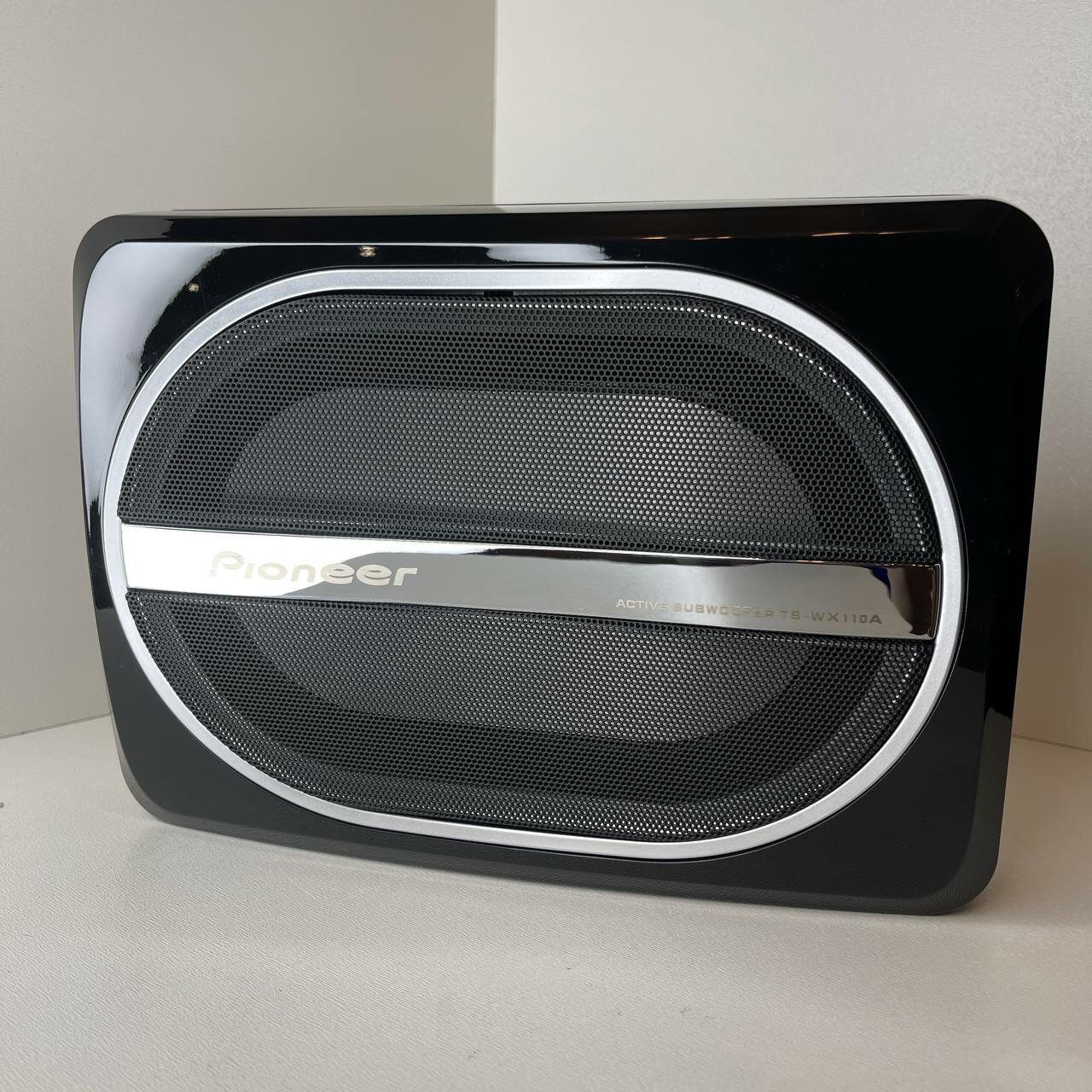 Активный Сабвуфер TS-WX110A, Сабвуфер под сиденье, 150Вт (21x13 См).