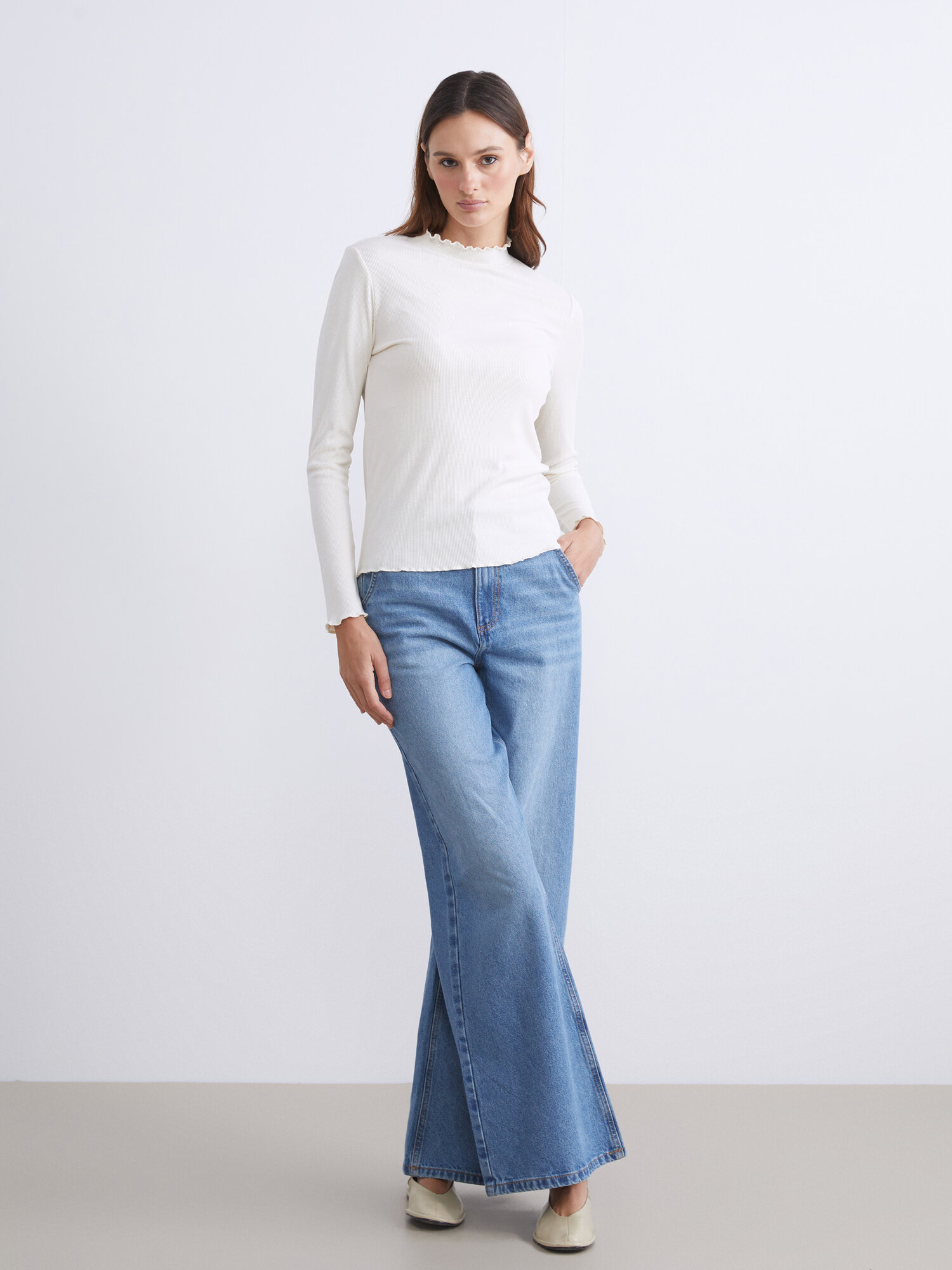 Джинсы клеш 