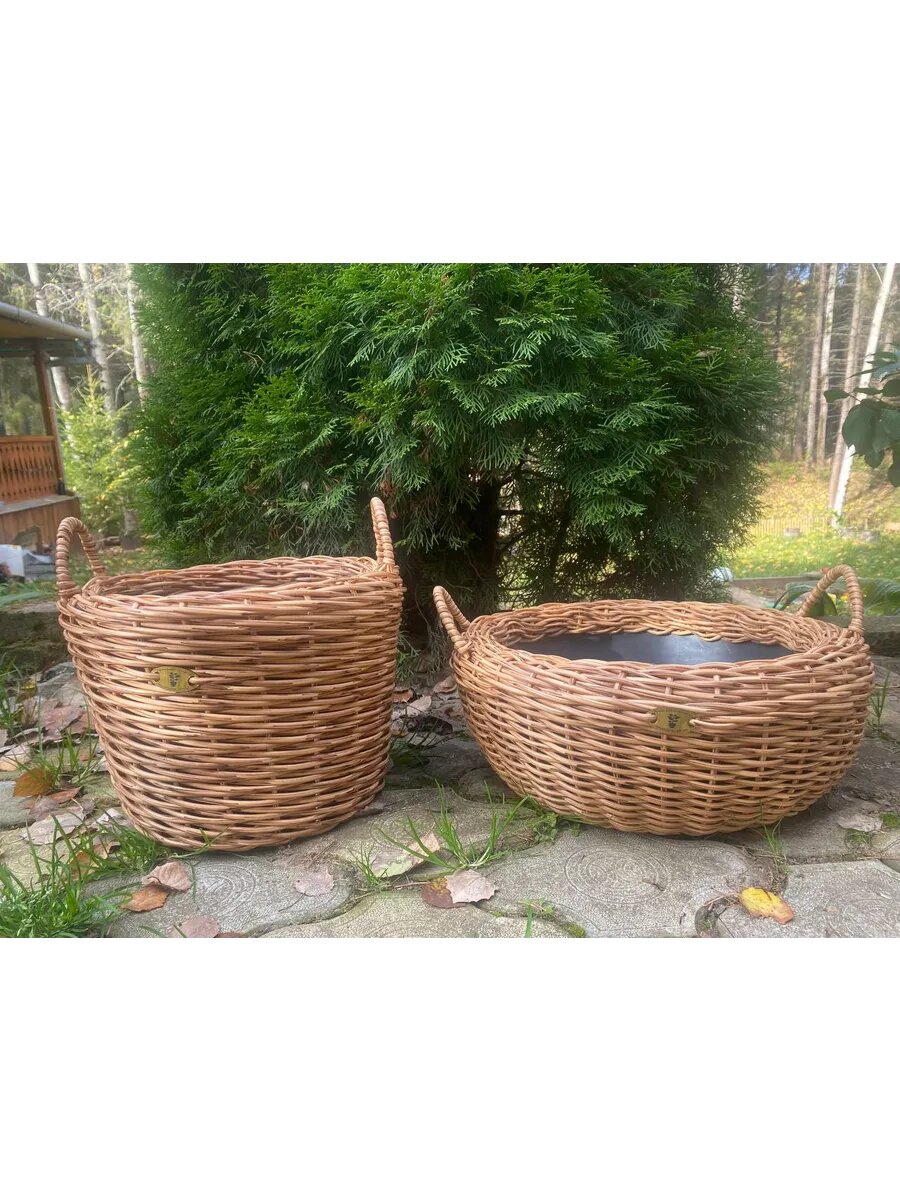 Набор уличных кашпо из ротанга