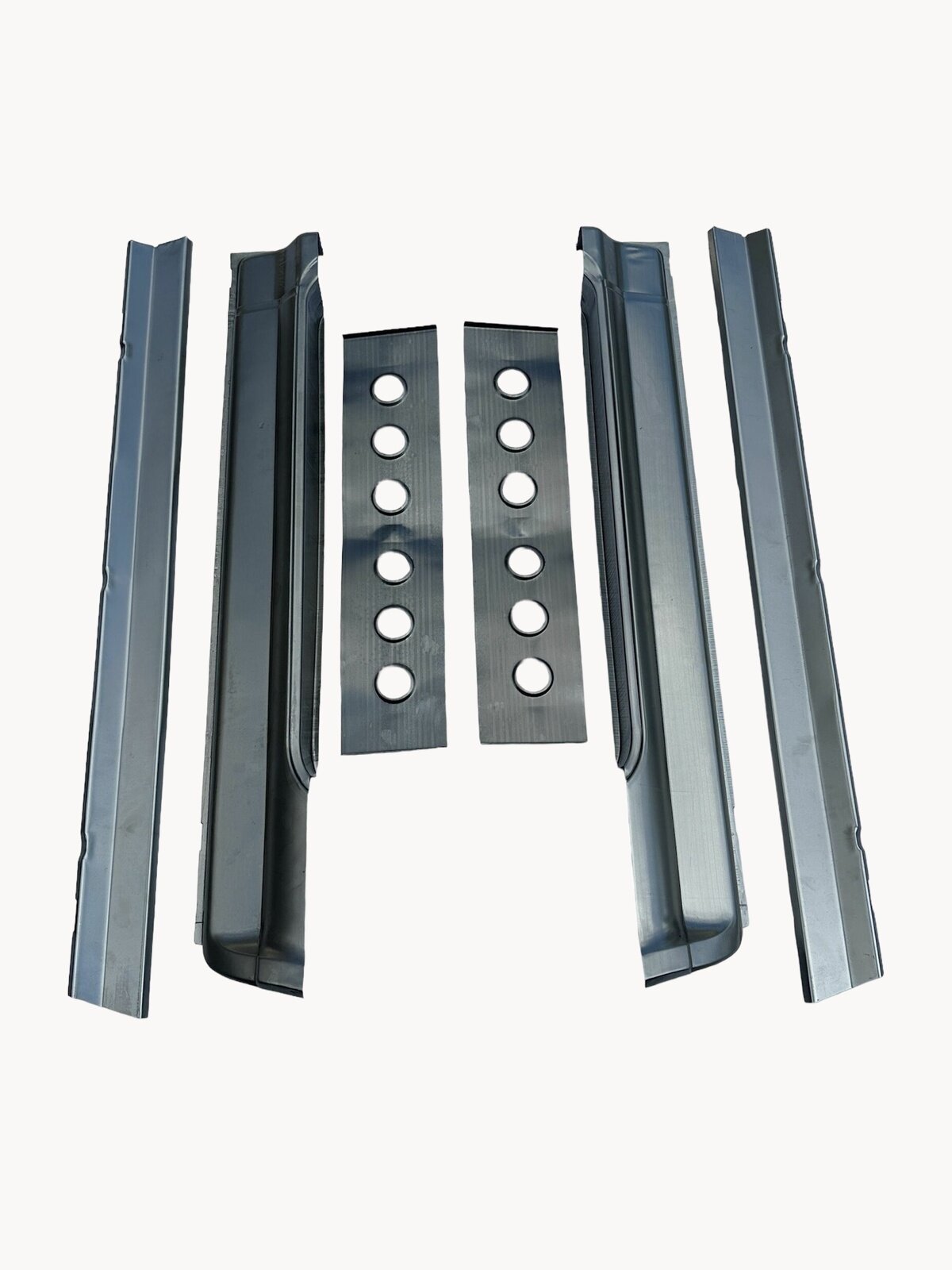 Комплект заводских порогов на ВАЗ Нива 2121