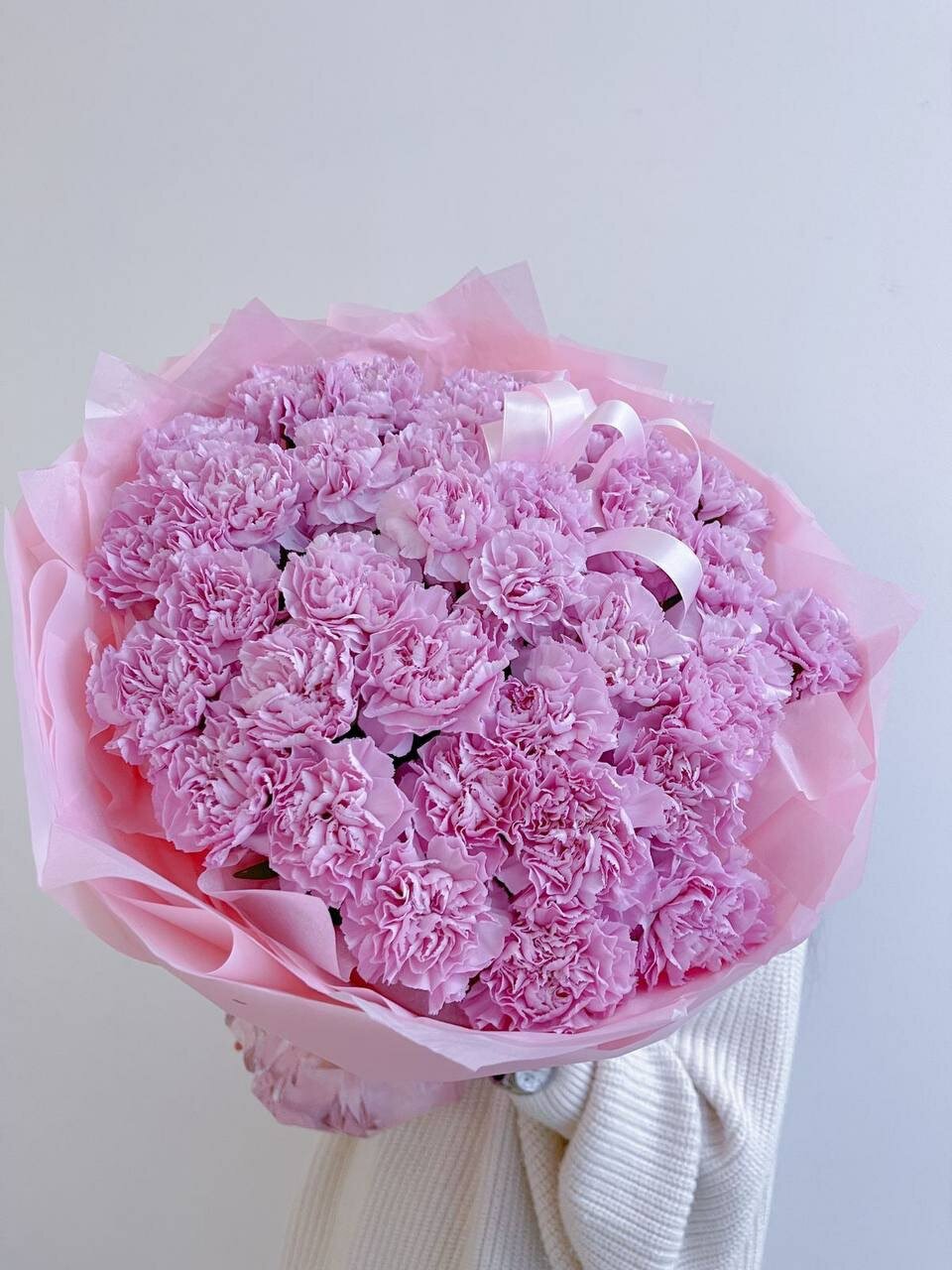 Монобукет из махровых диантусов Ханой 51 шт. с доставкой до двери FlowersGo