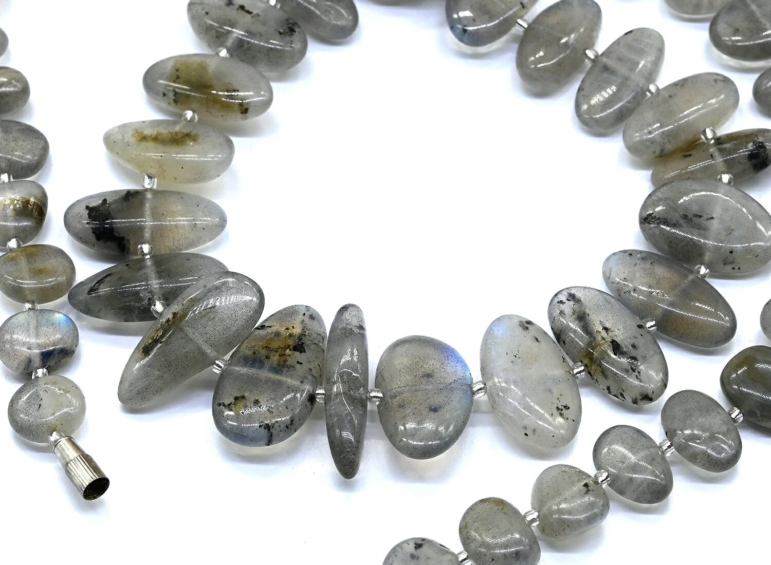 Бусы, лабрадор