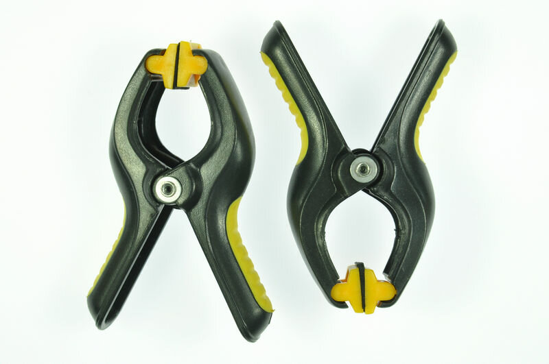 Прищепка пластиковая средняя