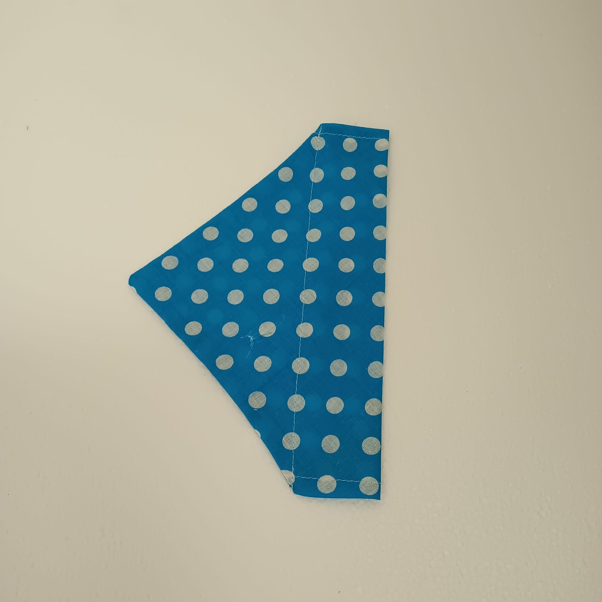 Бандана для животных, Горохи на васильковом, 21х13, на ремень 3 см