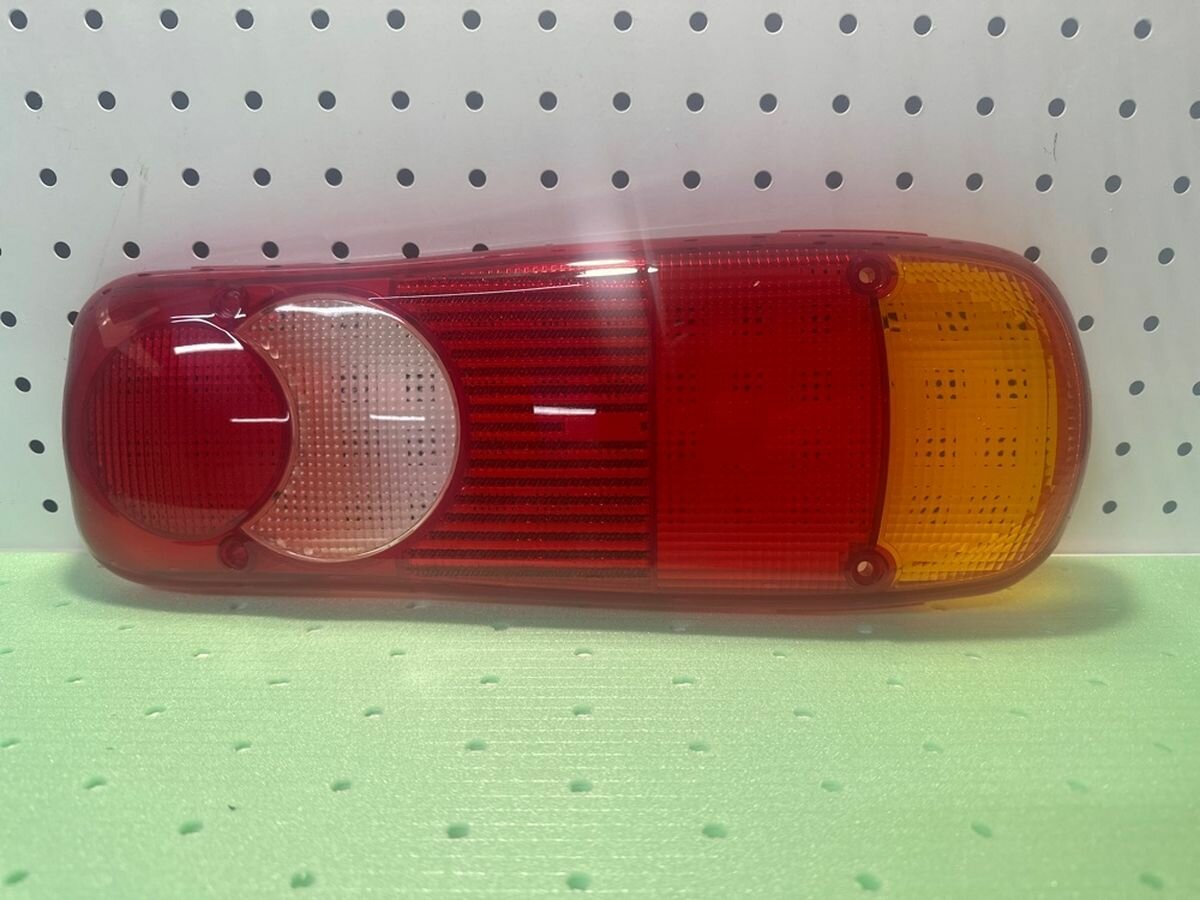 Стекло заднего фонаря лев./прав. DAF Volvo Renault Iveco