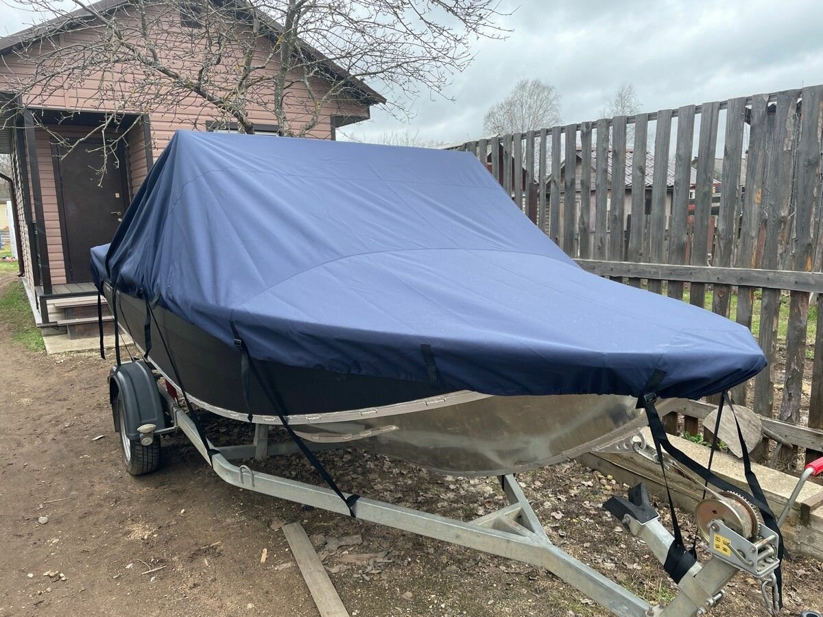 Тент на катер 5-5.2 м. Средняя консоль стандарт- длина с учетом кринолинов без больших рейлингов синий.