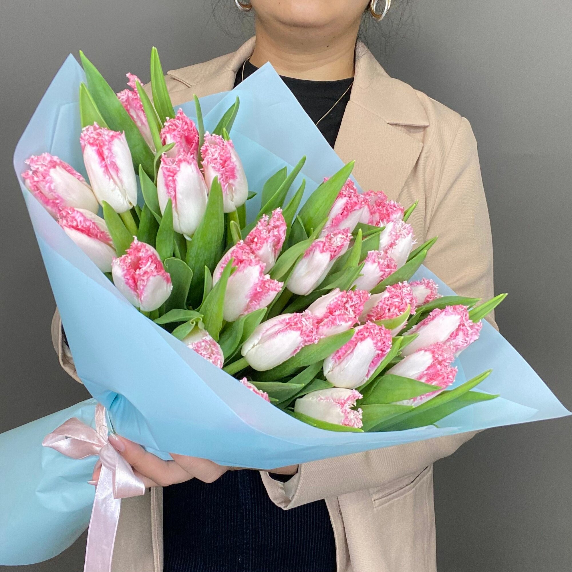 Розовые тюльпаны (тюльпаны), высота букета 40 см, ширина 20 см
