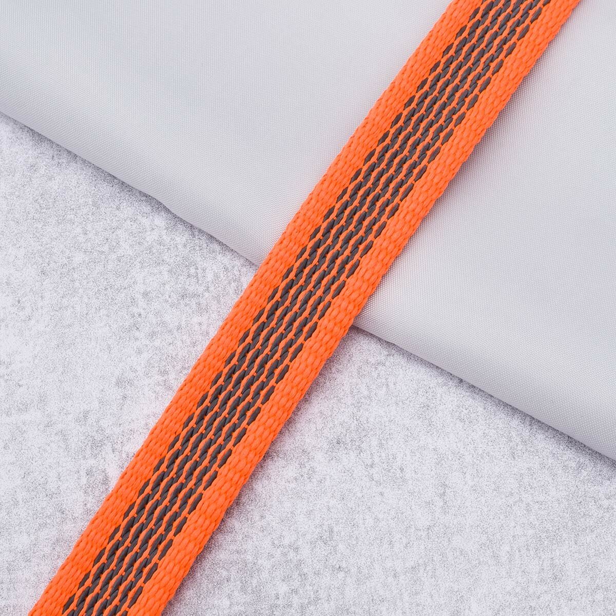 Стропа лента ременная 18 мм, 25м, 33 г/м (полиэстер, латекс), Лента (375 люминесцентный оранжевый)