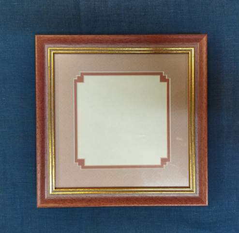 Рама 21*21 см красный, дерево с фигурным паспарту