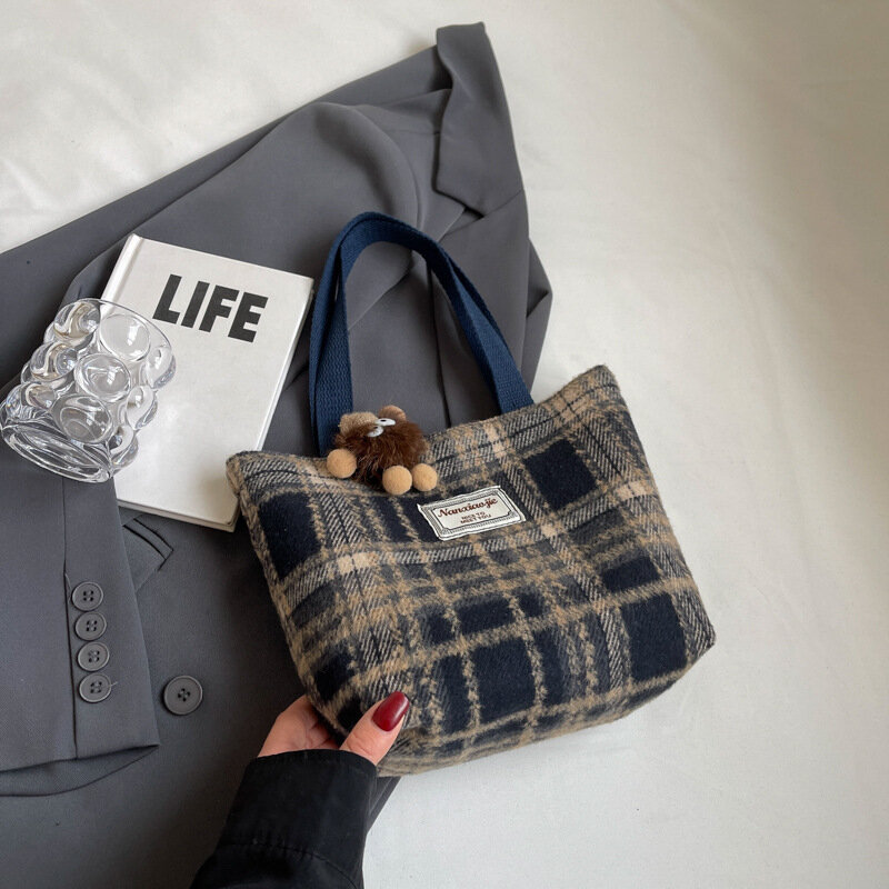 Большая вместительная сумка в клетку для поездок 2024 года, новая осенне-зимняя шерстяная сумка через плечо, высококачественная универсальная сумка-тоут
