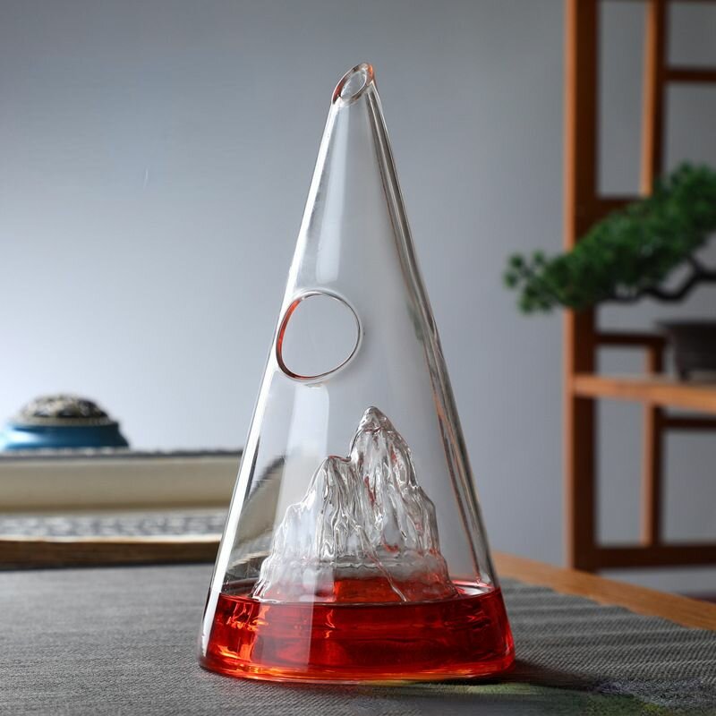 Пирамидальный графин для вина