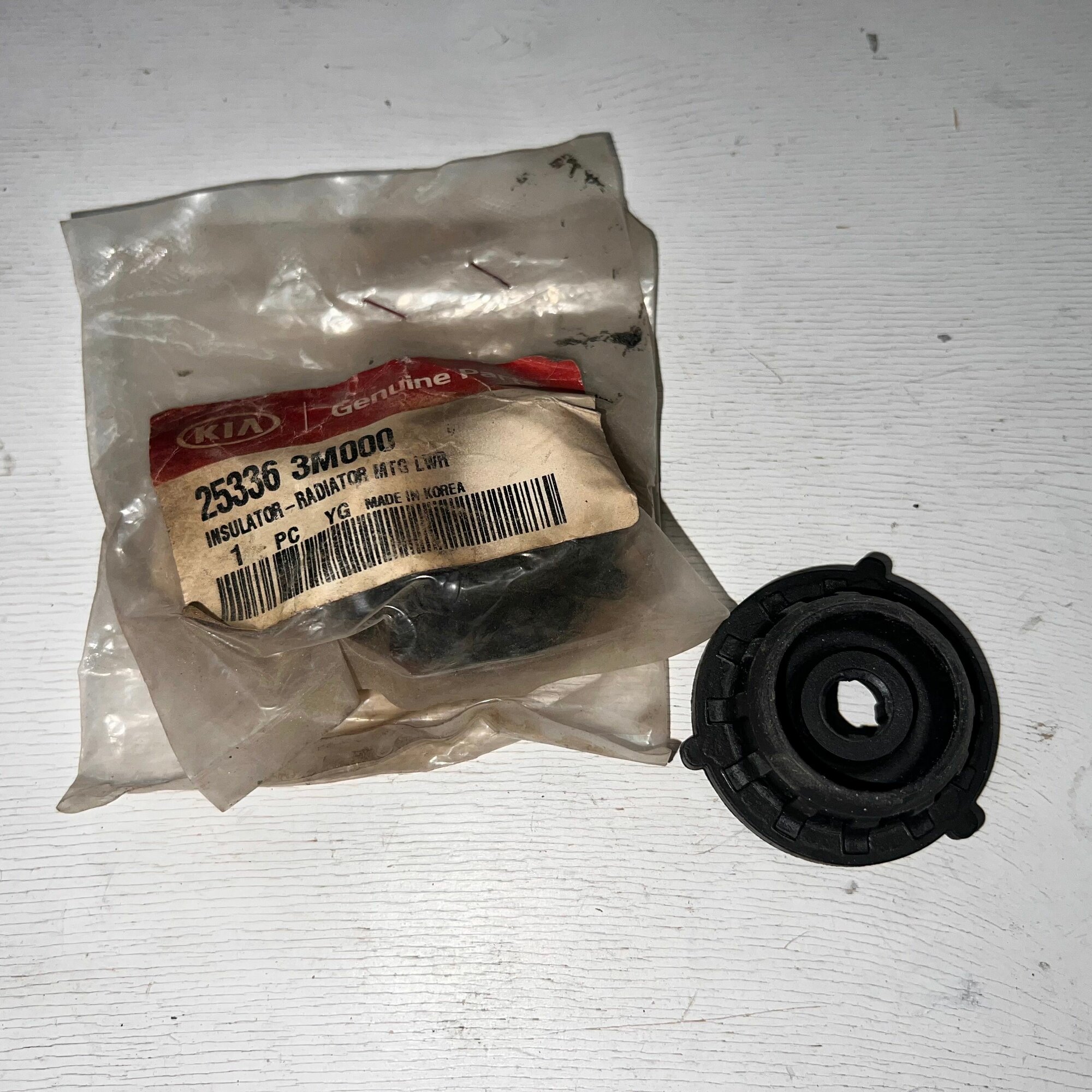 Подушка радиатора охлаждения для Hyundai/Kia оригинал.