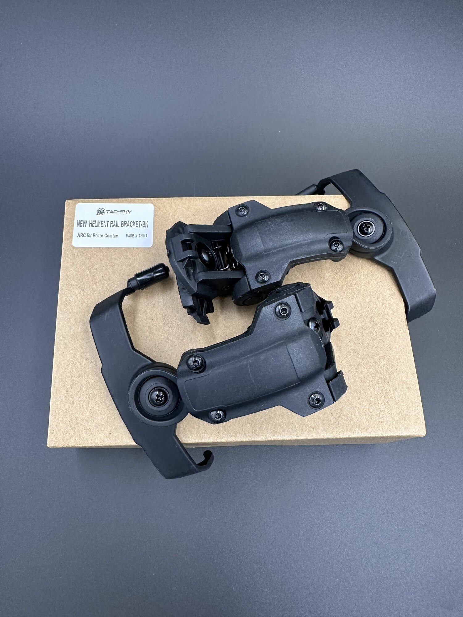 Крепление чебурашки для наушников 3M Peltor Comtac на шлем