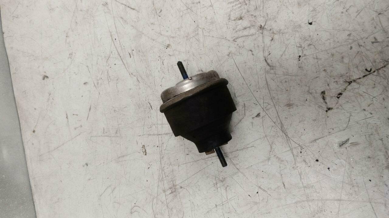 Подушка крепления двигателя левая Volkswagen Passat B5 рест. (2000 - 2005)