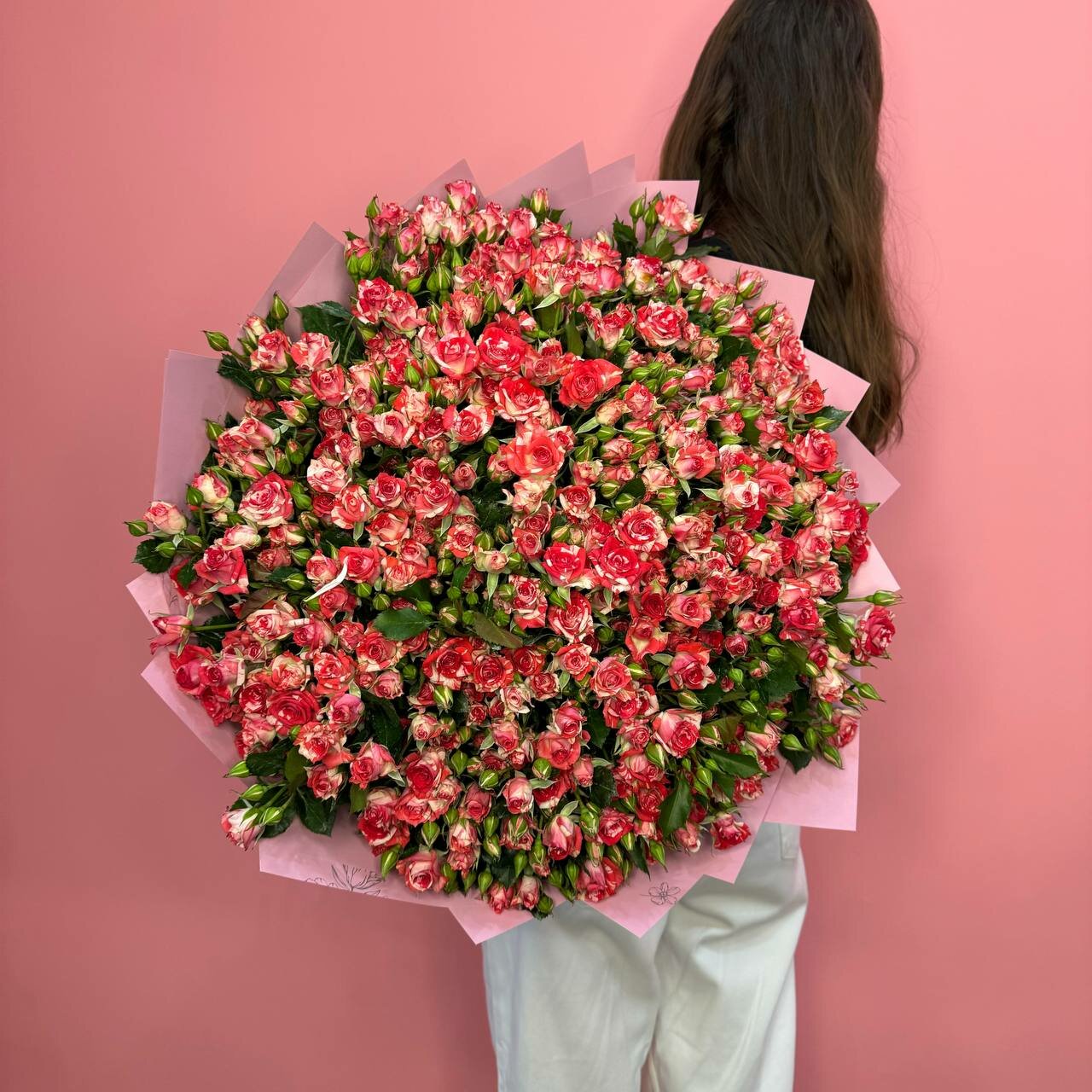Букет Фейерверк из 51 кустовой розы Фаер Вокс