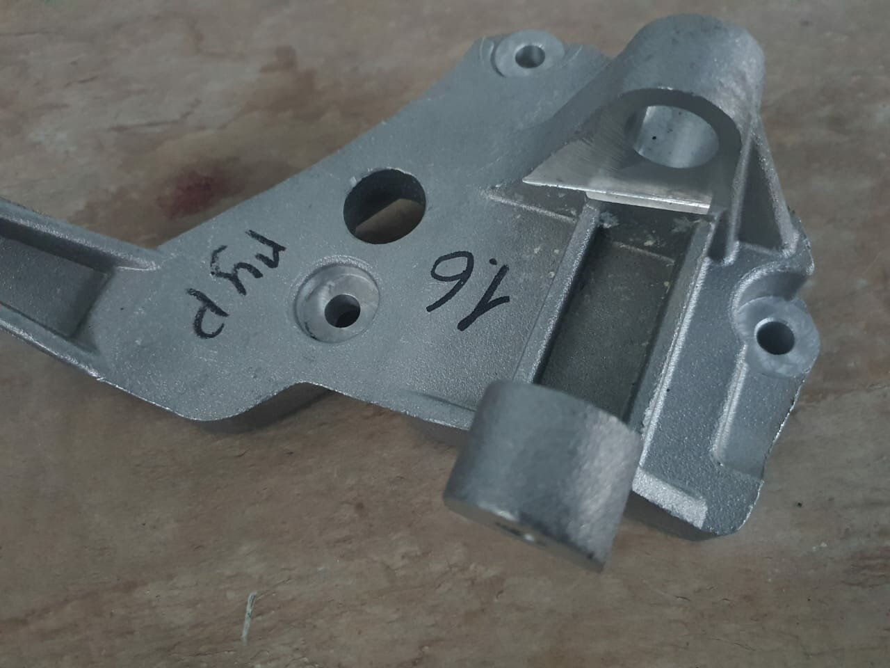 Крепление Генератора Нижнее Ваз 2110 2112 Приора с Гидроусилителем с Мотором 1.6