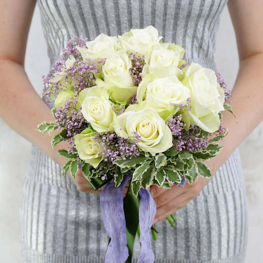 Букет Букет Маркет "Гипсофила", розы, листья питтоспорума, в плёнке, 27см