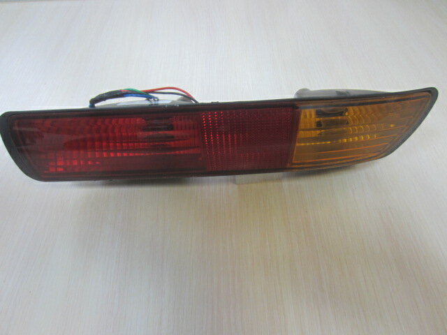 Фонарь задний в бампер правый совместим с Mitsubishi Pajero 3 2000-2003 MR508784