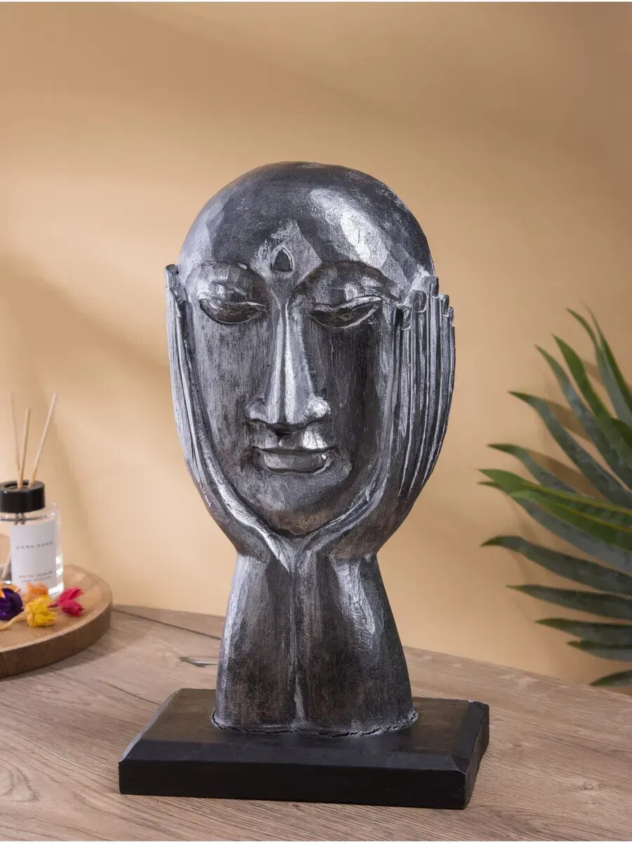 Статуэтка Маска в руках