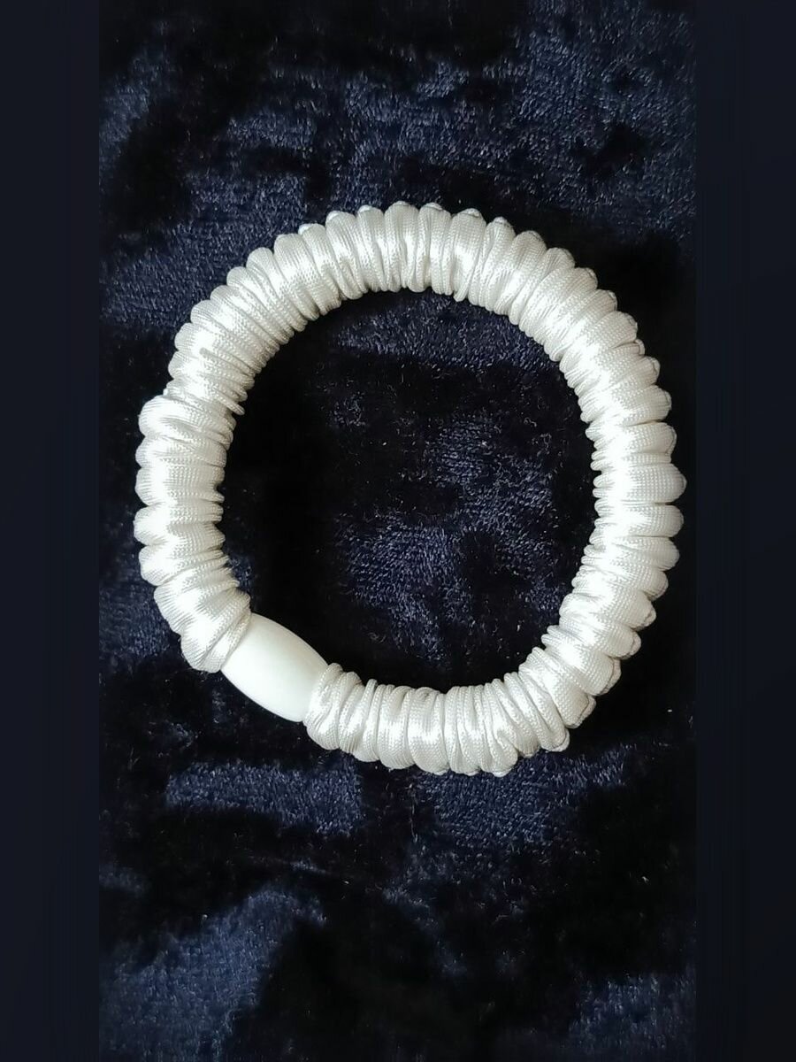 Резинка для волос белая атласная