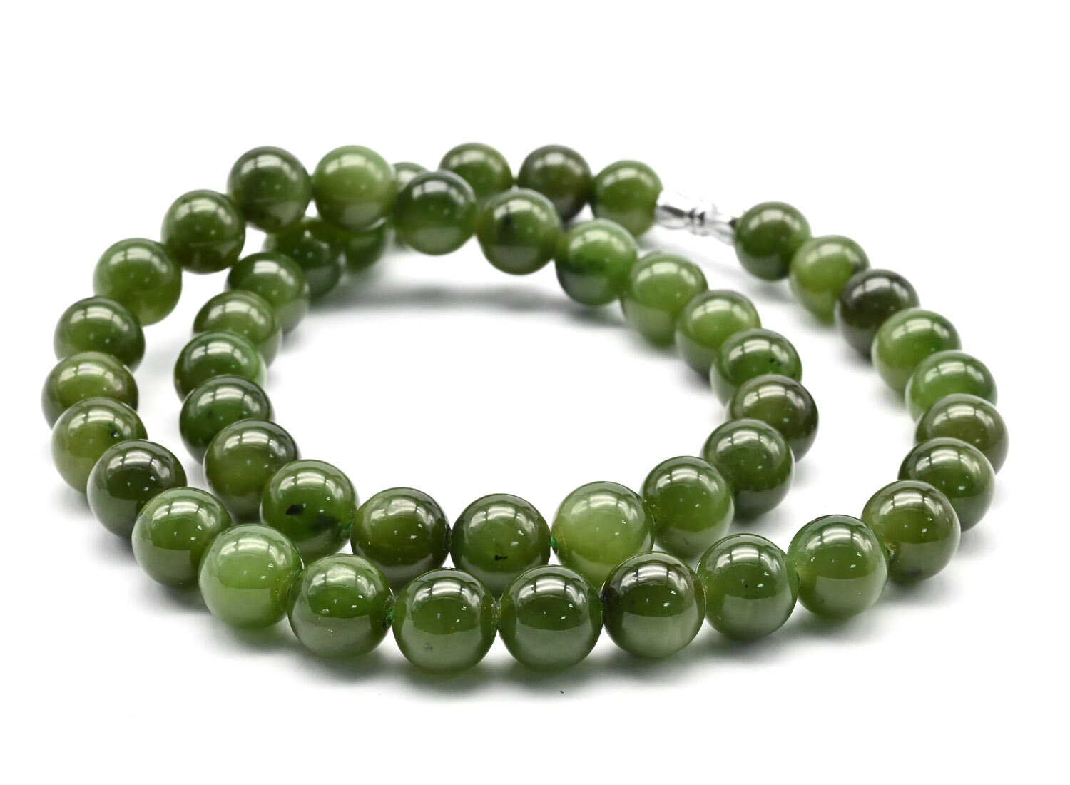 Бусы, нефрит