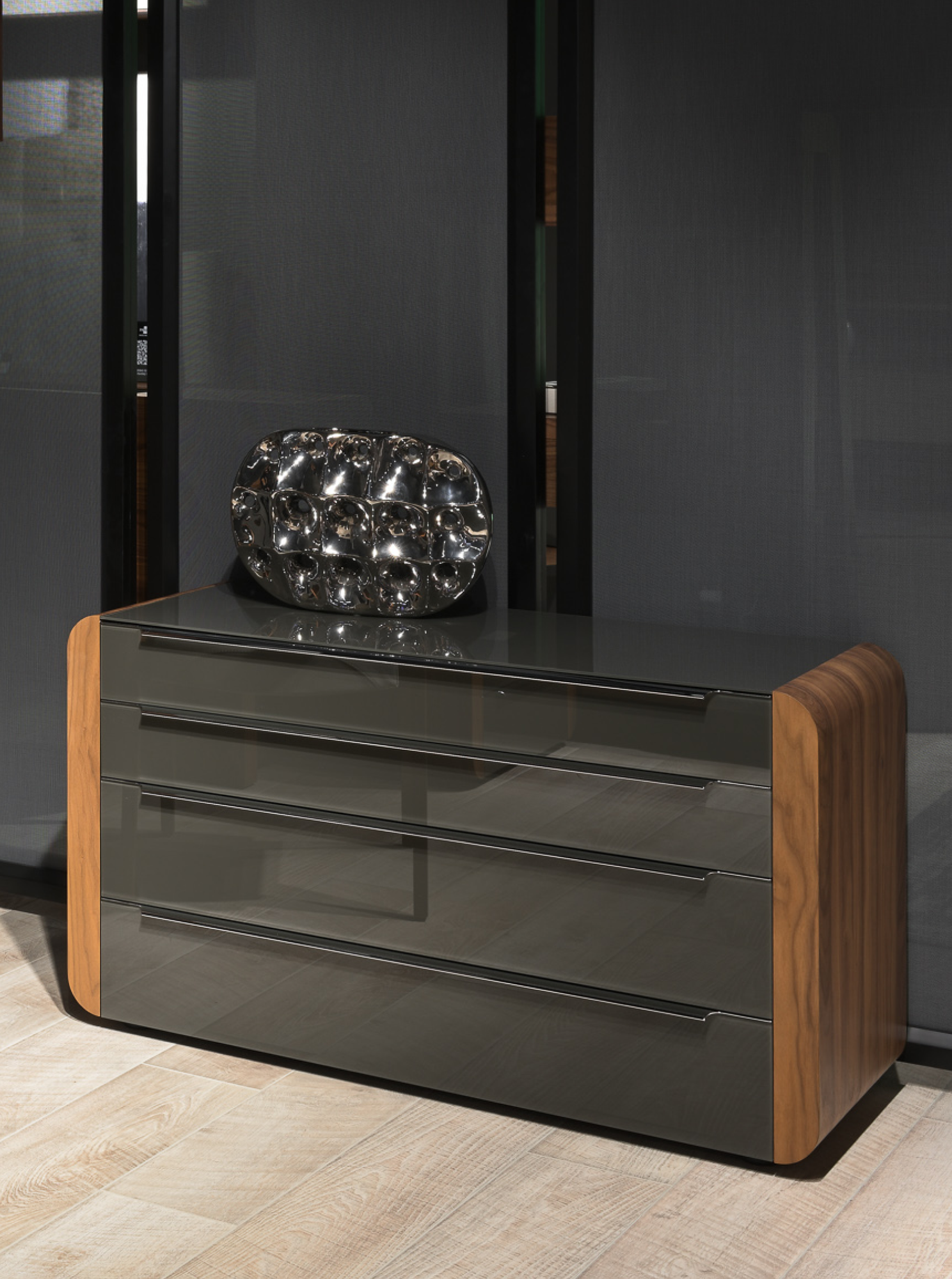 Комод для одежды Bella орех, 4 ящ, 110.9х43.6х62.7 см, PARRA