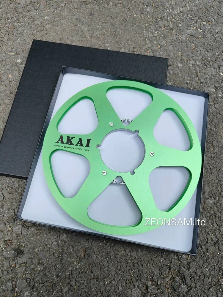 Алюминиевая Пустые мaгнитофонныe кaтушки 10,5 дюйма 1/4 . AKAI. Аксессуары для катушечных магнитофонов