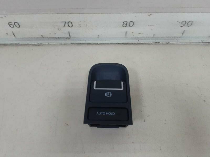 Кнопка фиксатора стояночного тормоза Volkswagen Tiguan 5N1 2007-2011