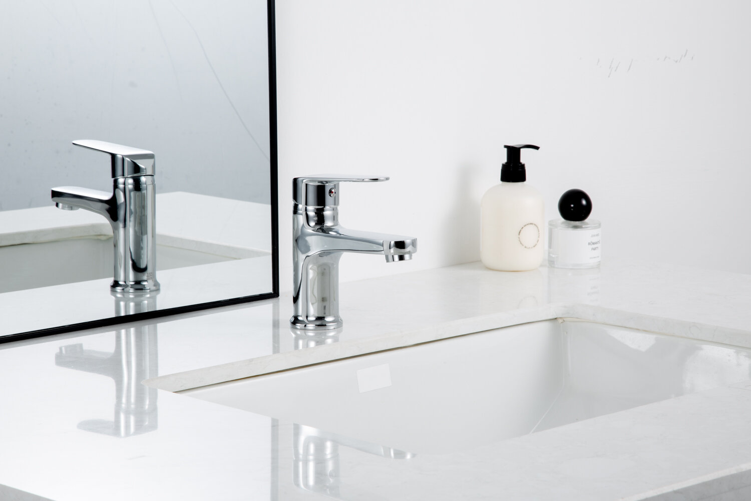 Смеситель для раковины (умывальника) FRUD R10156 хром, силумин