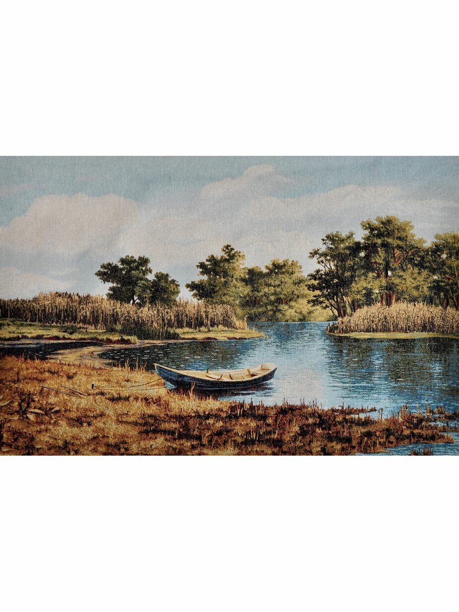 Гобелен 70х108 см 'Тихая гавань' - лодка у берега, лес и тростник в водном отражении Пейзаж для уюта