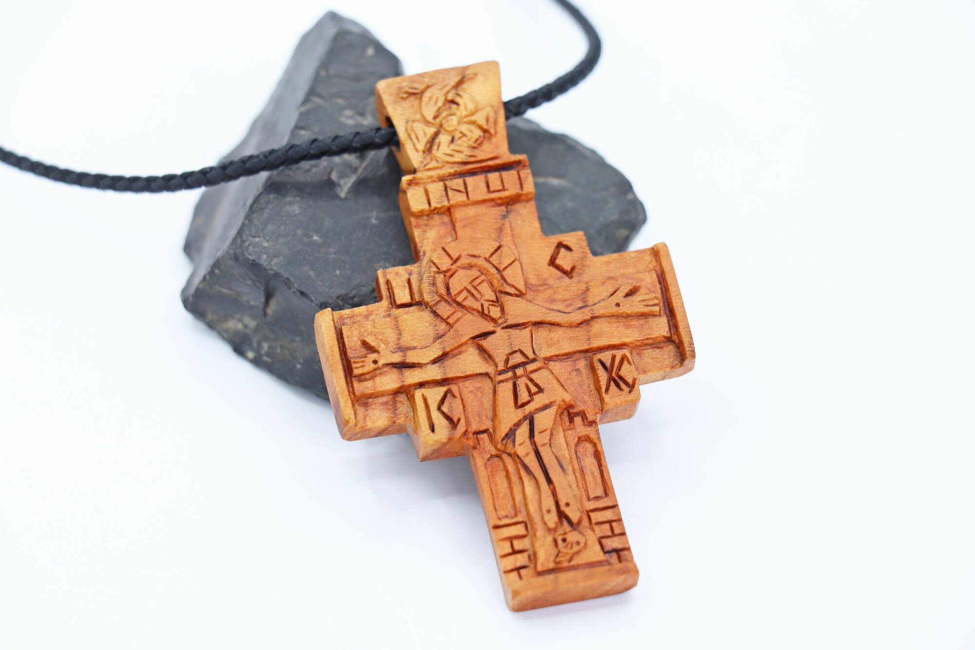 Крест с распятием из абрикоса и эбена, ручная работа