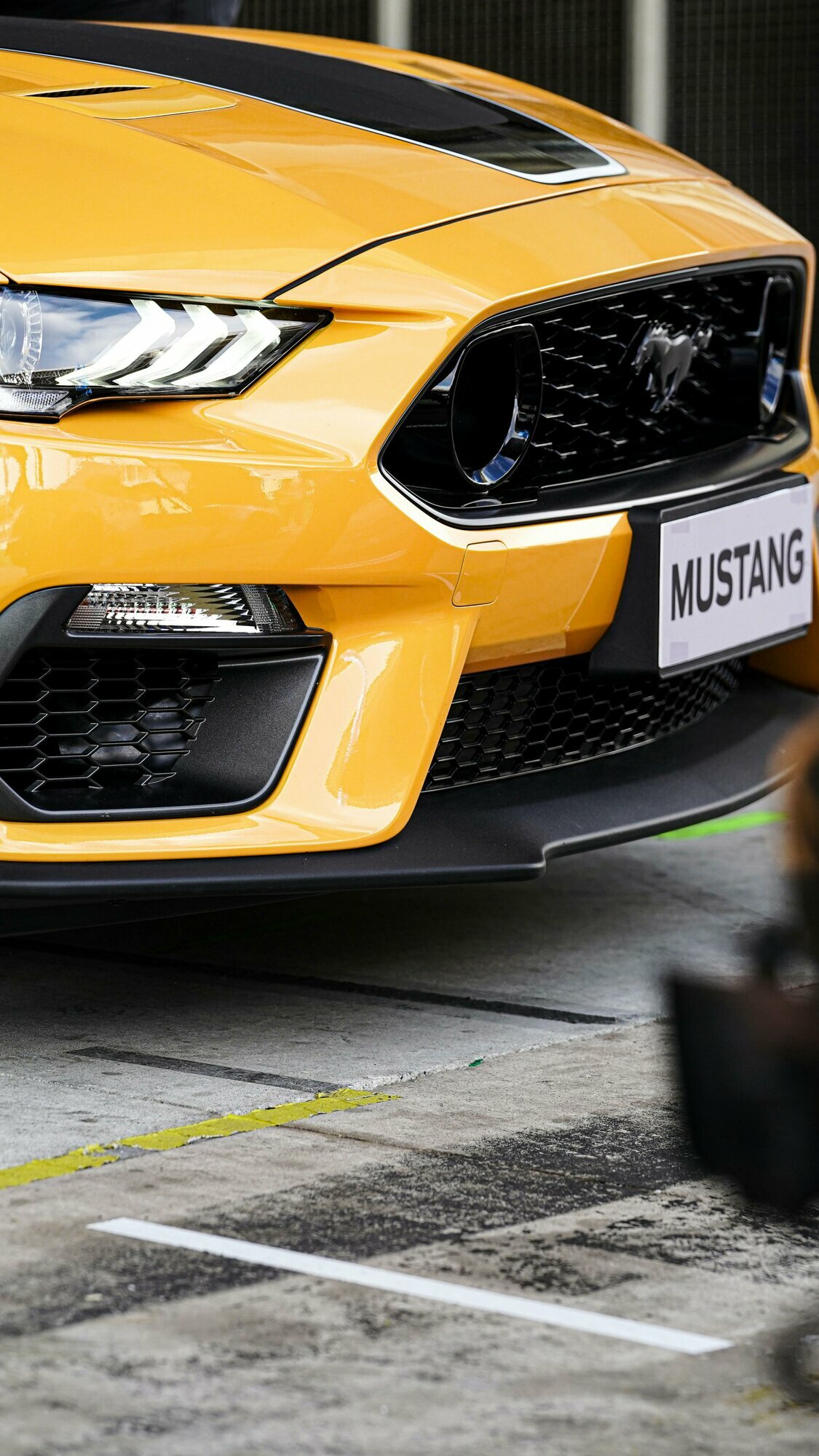 Картина на холсте 60x110 LinxOne "Автомобиль, интерьер для дома / декор на стену / дизайн