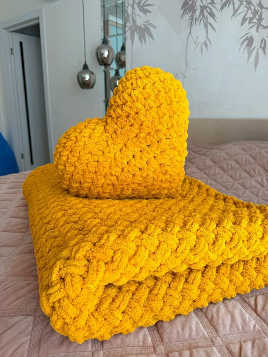 Плед 160x200 и подушка 40x40 Ручная работа из Alize Puffy