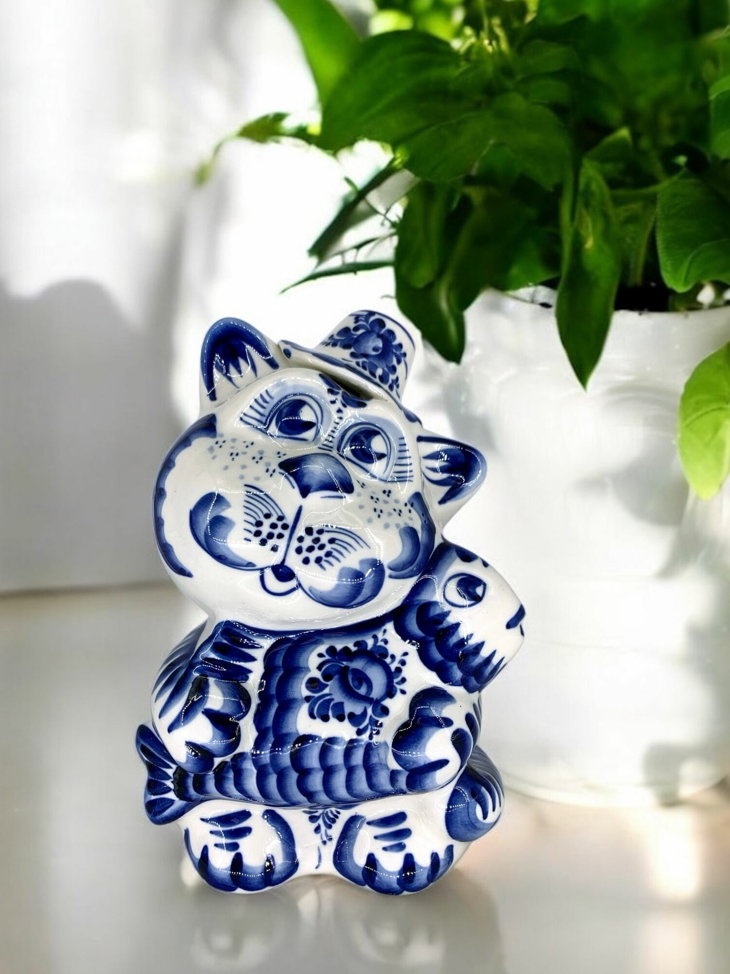 Статуэтка Гжель "Кот", фарфор, ручная работа, бело-синяя роспись, высота 19,8 см