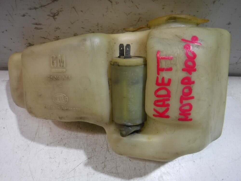 Бачок омывателя лобового стекла Opel Kadett E 90241878