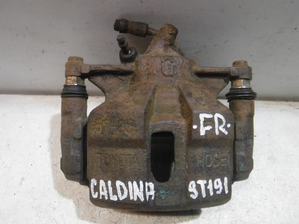 Суппорт передний правый Toyota Corona 4773020480