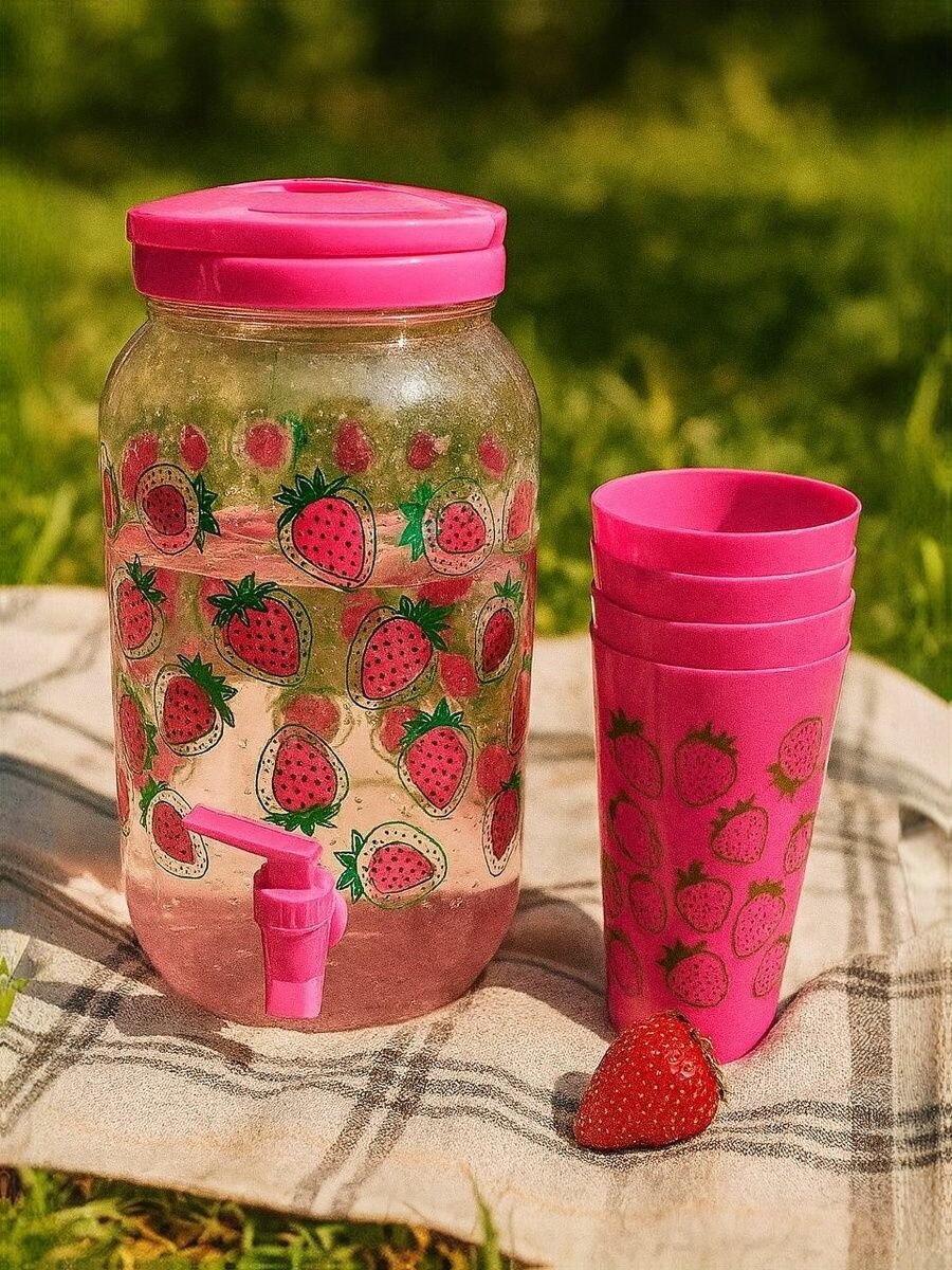 Лимонадница пластиковая Клубника розовая 3,8л со стаканами 4шт ТОиТО