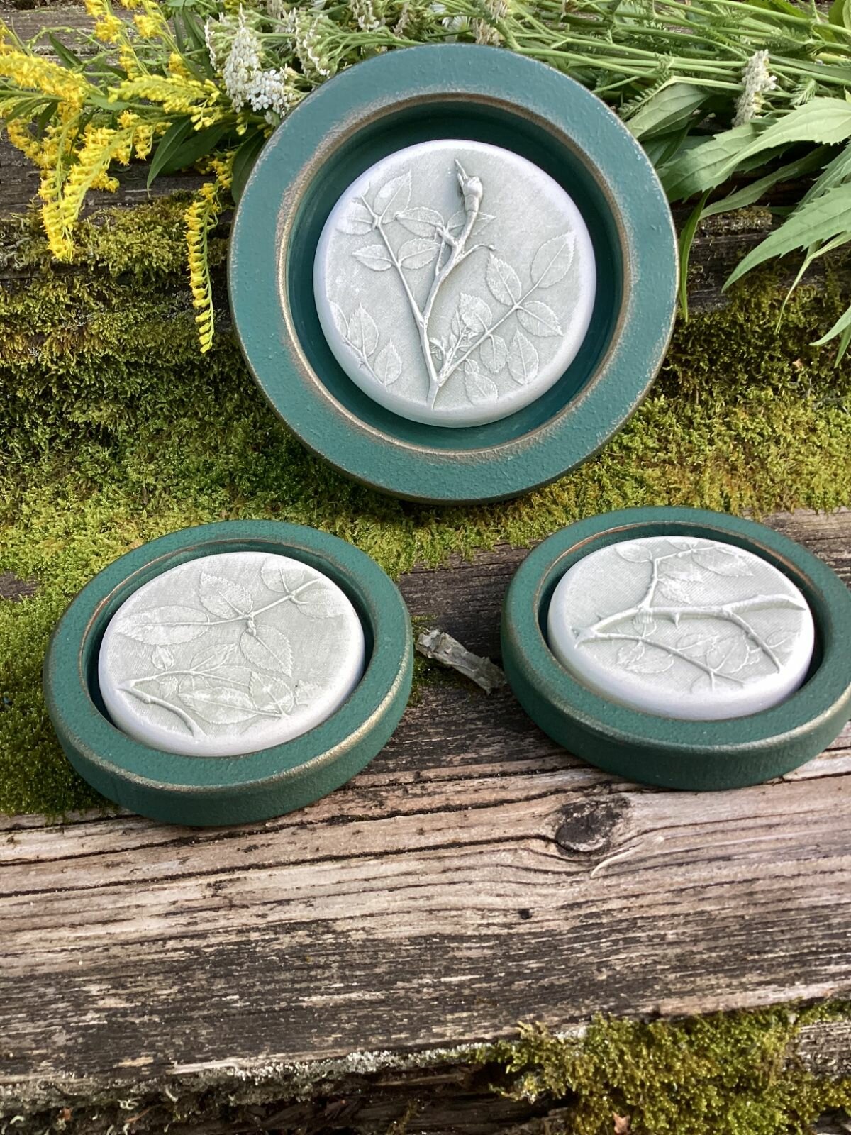 Панно из гипса, ботанический барельеф, Картина "Лепестковое сияние" ручная работа, 15х15х2, 10х10х1 см(комплект 3 шт)