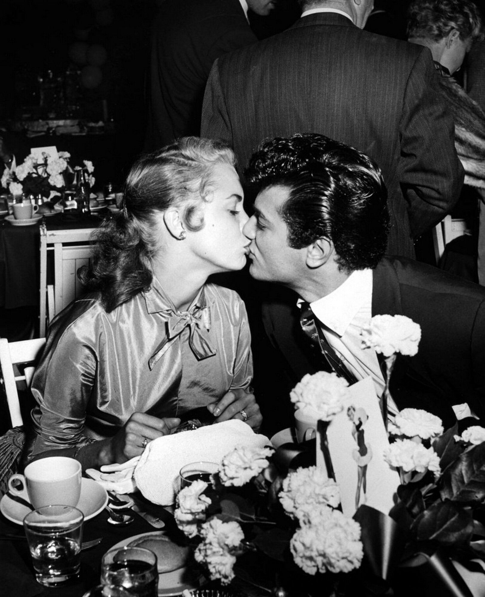 Плакат, постер 1950-е: Поцелуй в полутонах на холсте, размер 42х60см