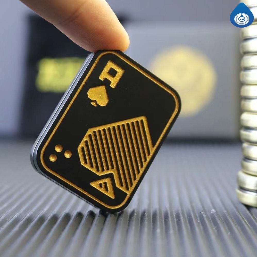Металлический слайдер EDC Fidget Slider BLACK&GOLD A эксклюзивный: антистрессовая игрушка для взрослых, черная покерная карта с премиум покрытием, в комплектации дополнительный спинер
