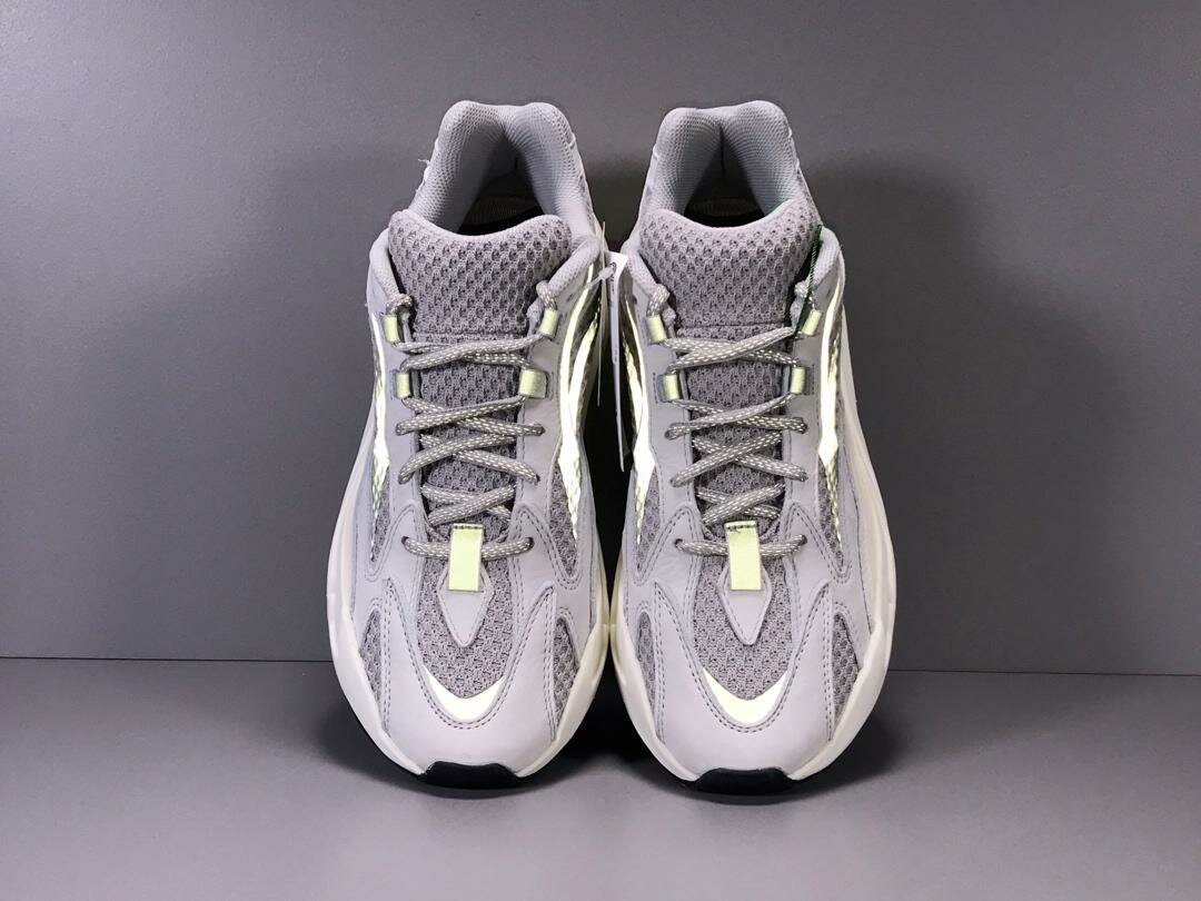 Кроссовки BOOST 700 V2 "Static"