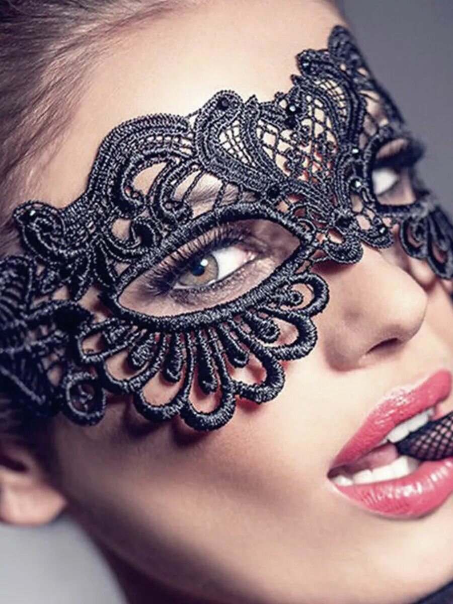 Карнавальная маска кружевная черная на глаза