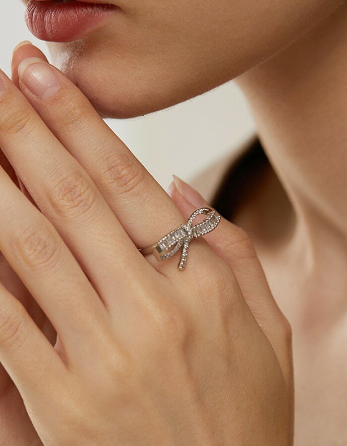 Кольцо помолвочное, циркон