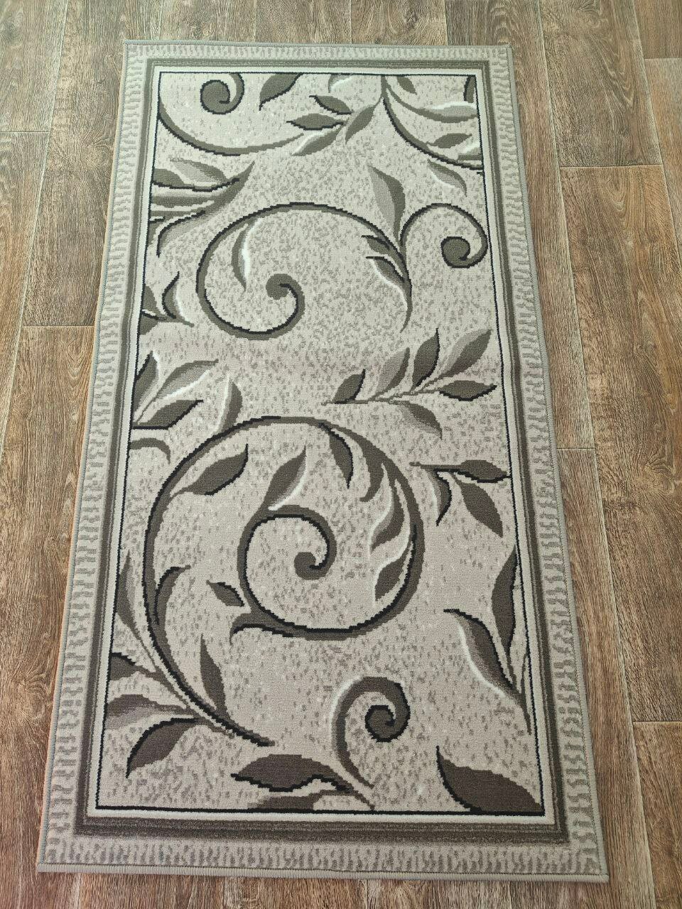 Коврик прикроватный серый на основу нанесен латекс и не скользит размер 80 на 150 прямоугольный формы