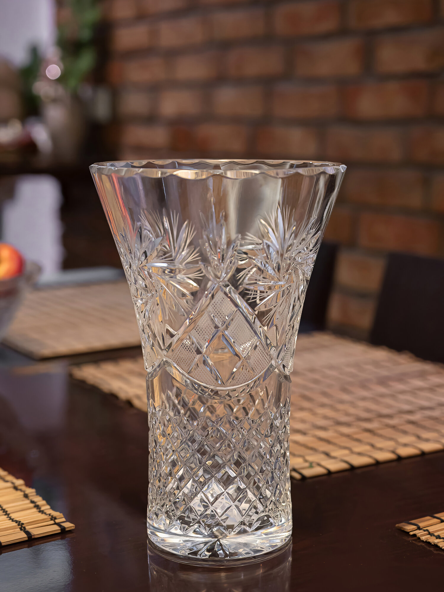 Хрустальная ваза для цветов, настольная, высота 25 см диаметр 16.5 см. Неман 1000/1, 7608/1